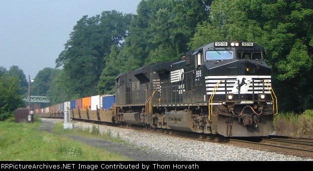 NS I4V makes its way east past MP 68 on the Lehigh Line